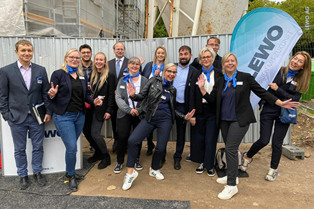 Übergabe im Neubau GAP - LEWO AG